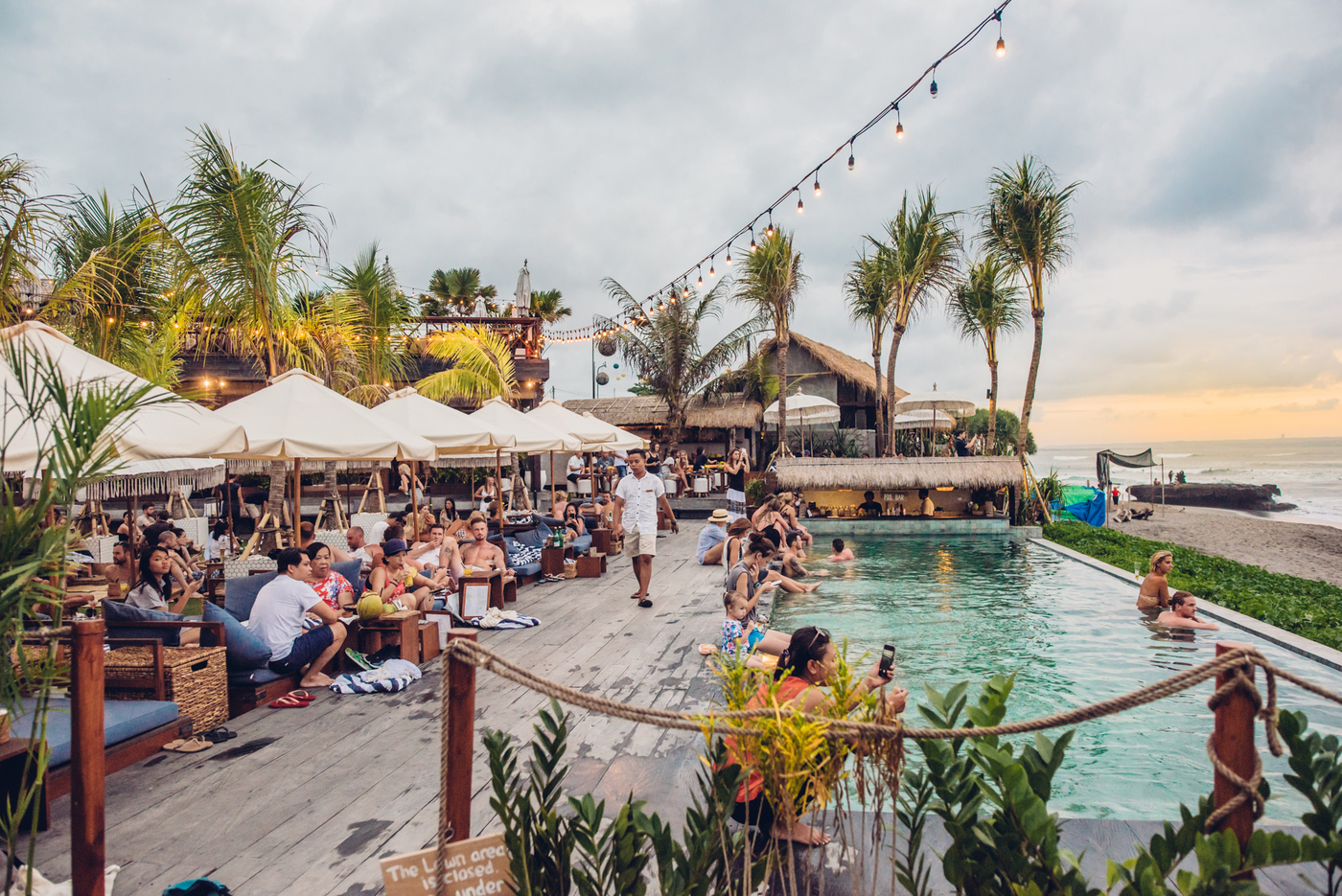 Most Luxurious Beach Bars and Clubs in Bali